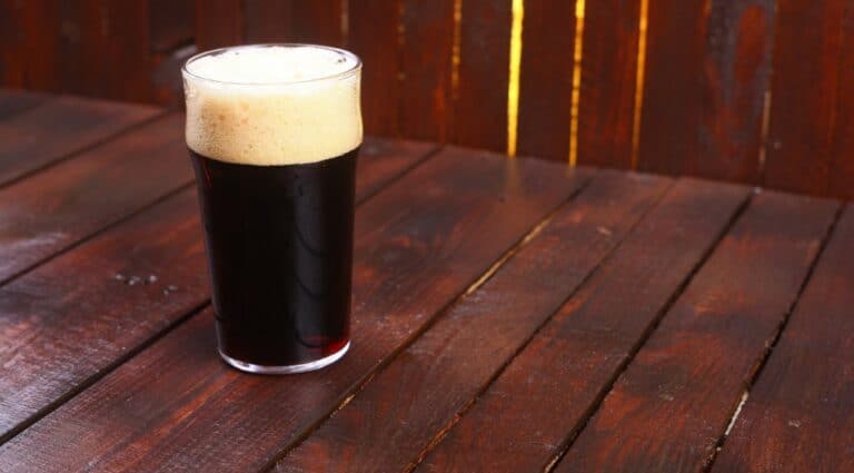 Best Oatmeal Stout Guide: How to Find the Right One - Beertannica
